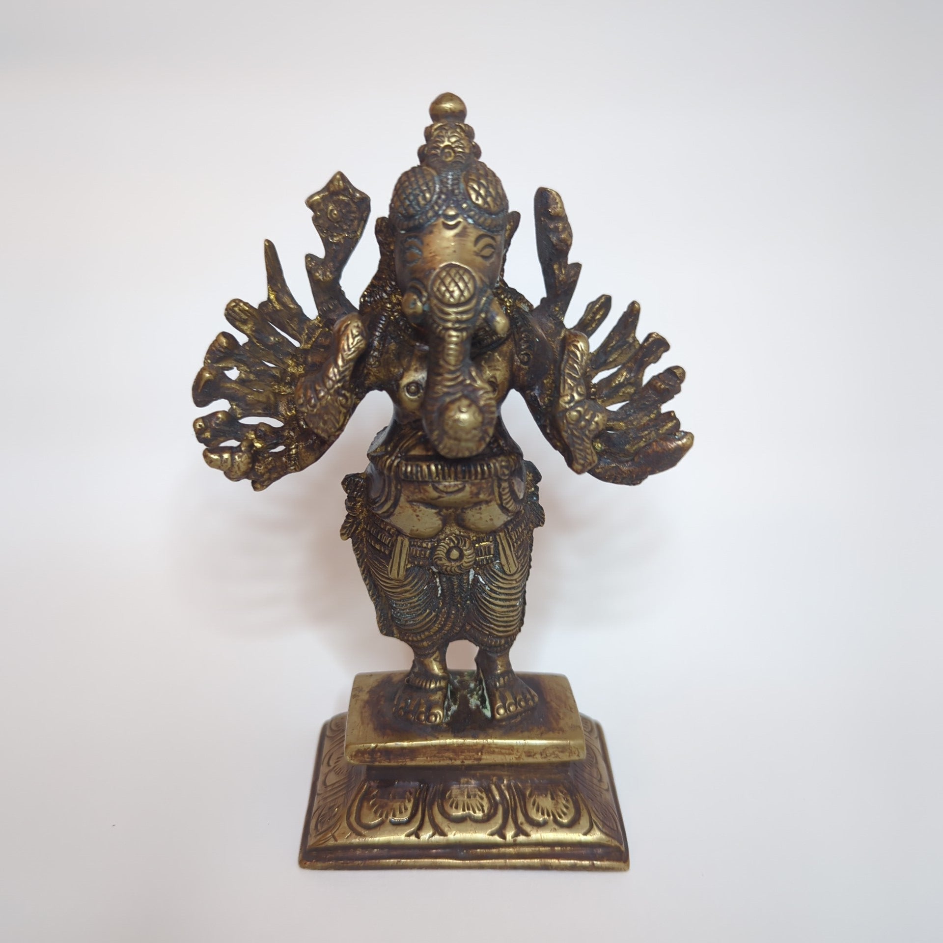 Ganesha statue made of brass: Hand-forged and patinated using the trad ...
